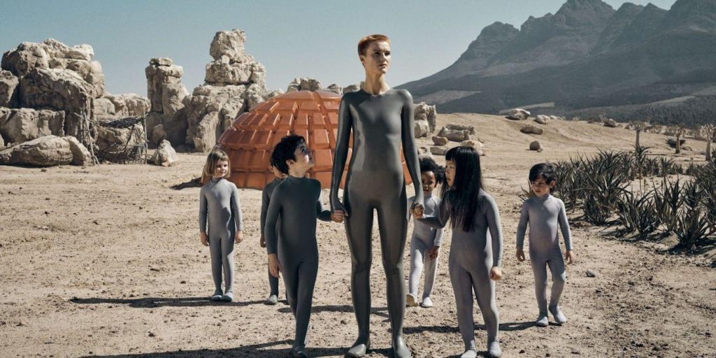 [Crítica] "Raised by Wolves": El futuro es invisible, incluso para los ...